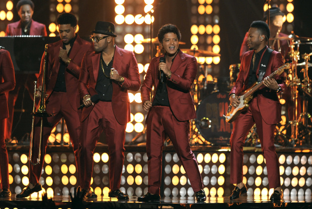 Bruno Mars – Treasure – @Live BMA's 2013 | Number1 Official Video Klip (HD izle)