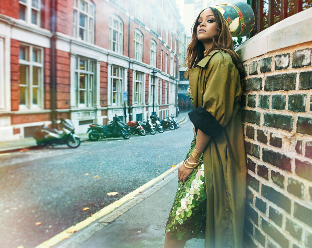 Rihanna, Mısır Kraliçesi Nefertiti oldu | Number 1 Fm / Tv