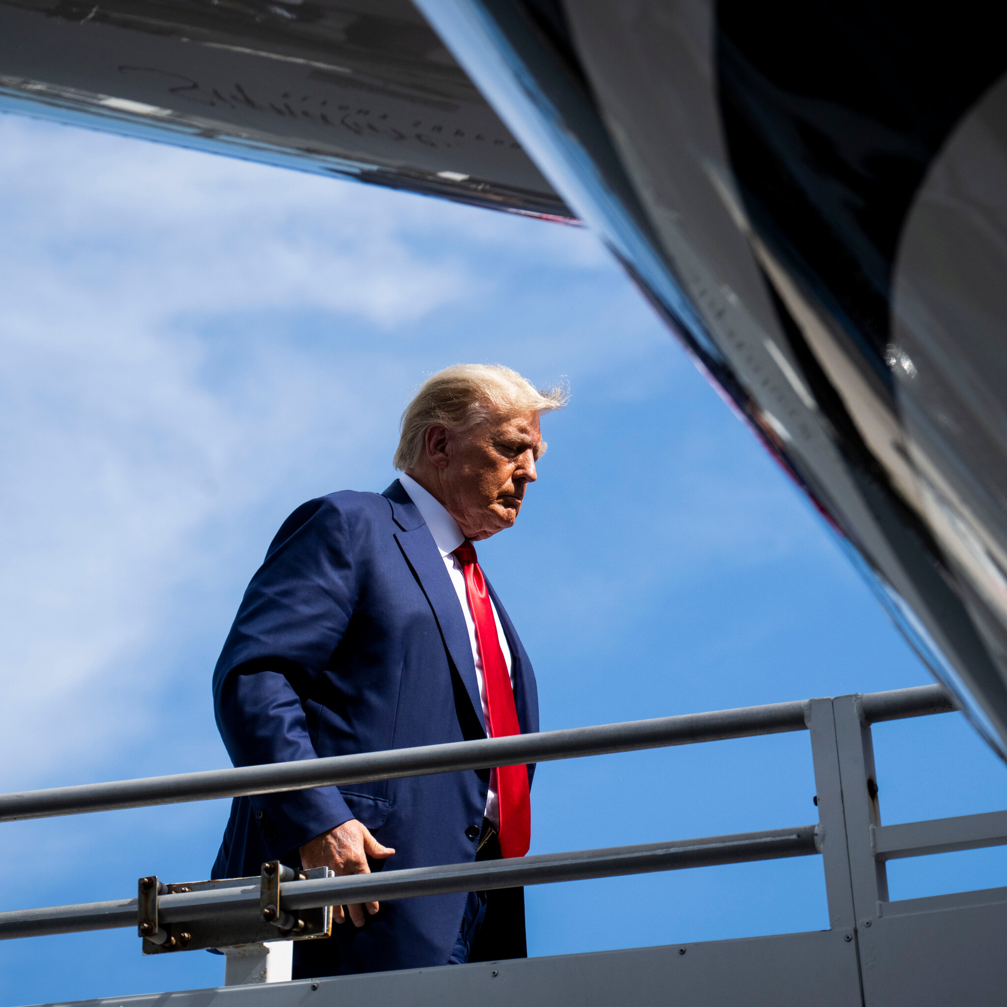Trump yeniden hâkim karşısına çıktı… 37 suçlamanın tümünü reddetti ...